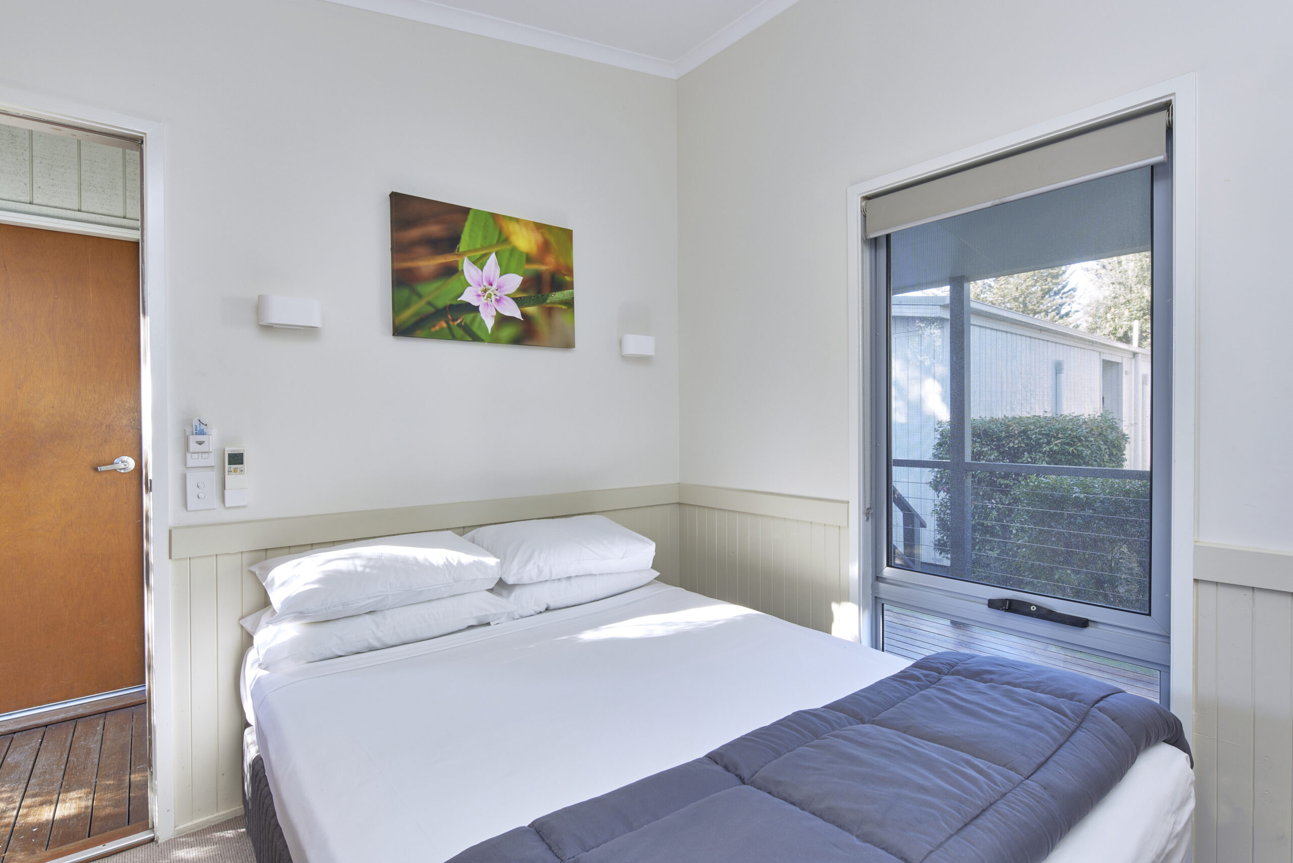 Standard Studio Cabin - BIG4 Sydney Lakeside Holiday Park